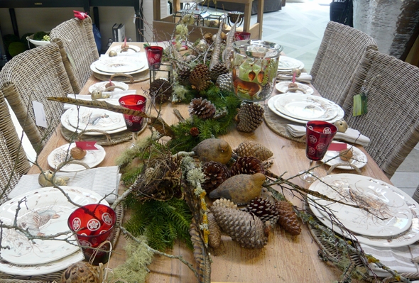 Lee Caroline - A World of Inspiration: A Rustic Christmas Tablescape