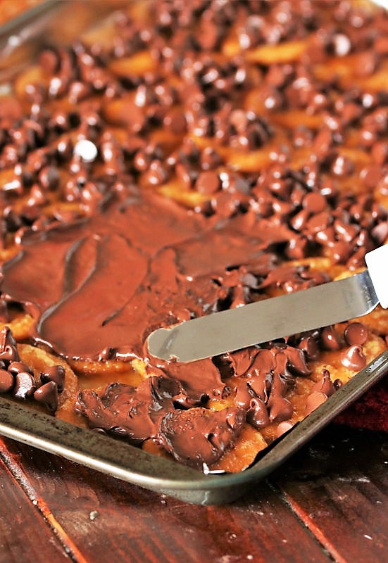 Ritz Cracker Candy | The Kitchen is My Playground