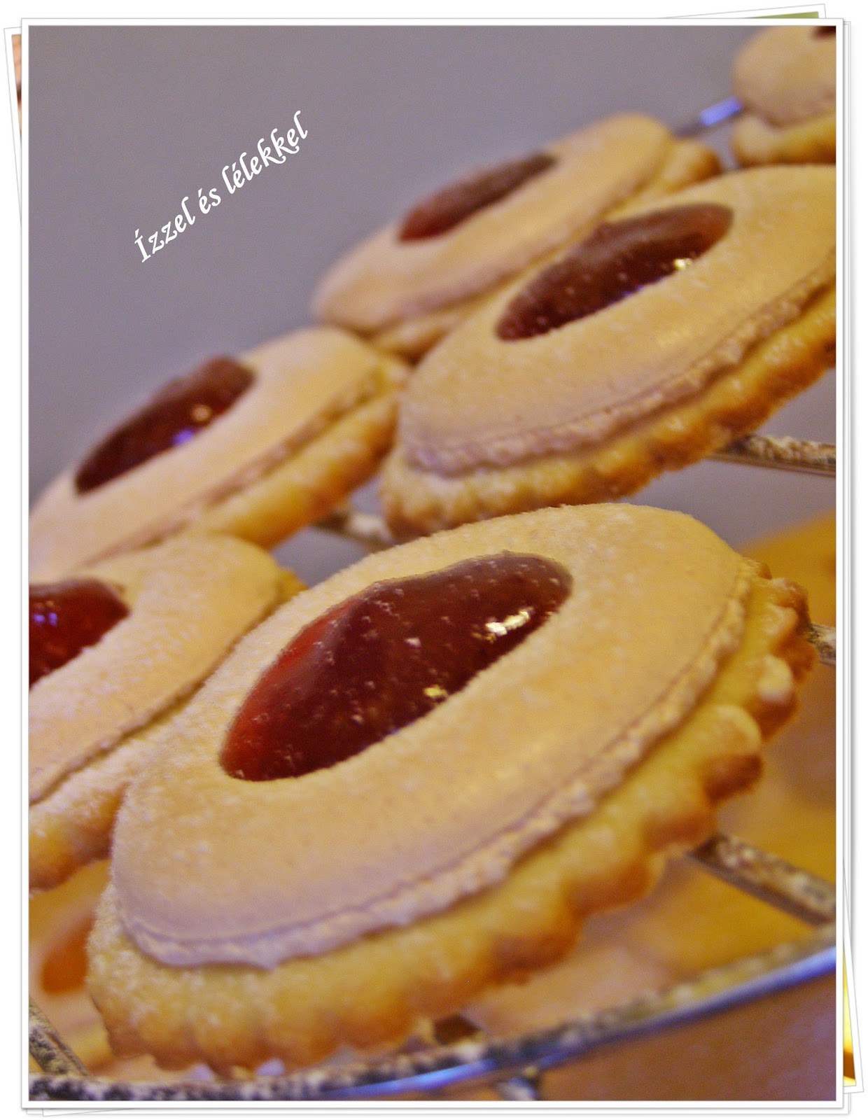 ÍZZEL ÉS LÉLEKKEL: TOJÁSHABOS LINZER