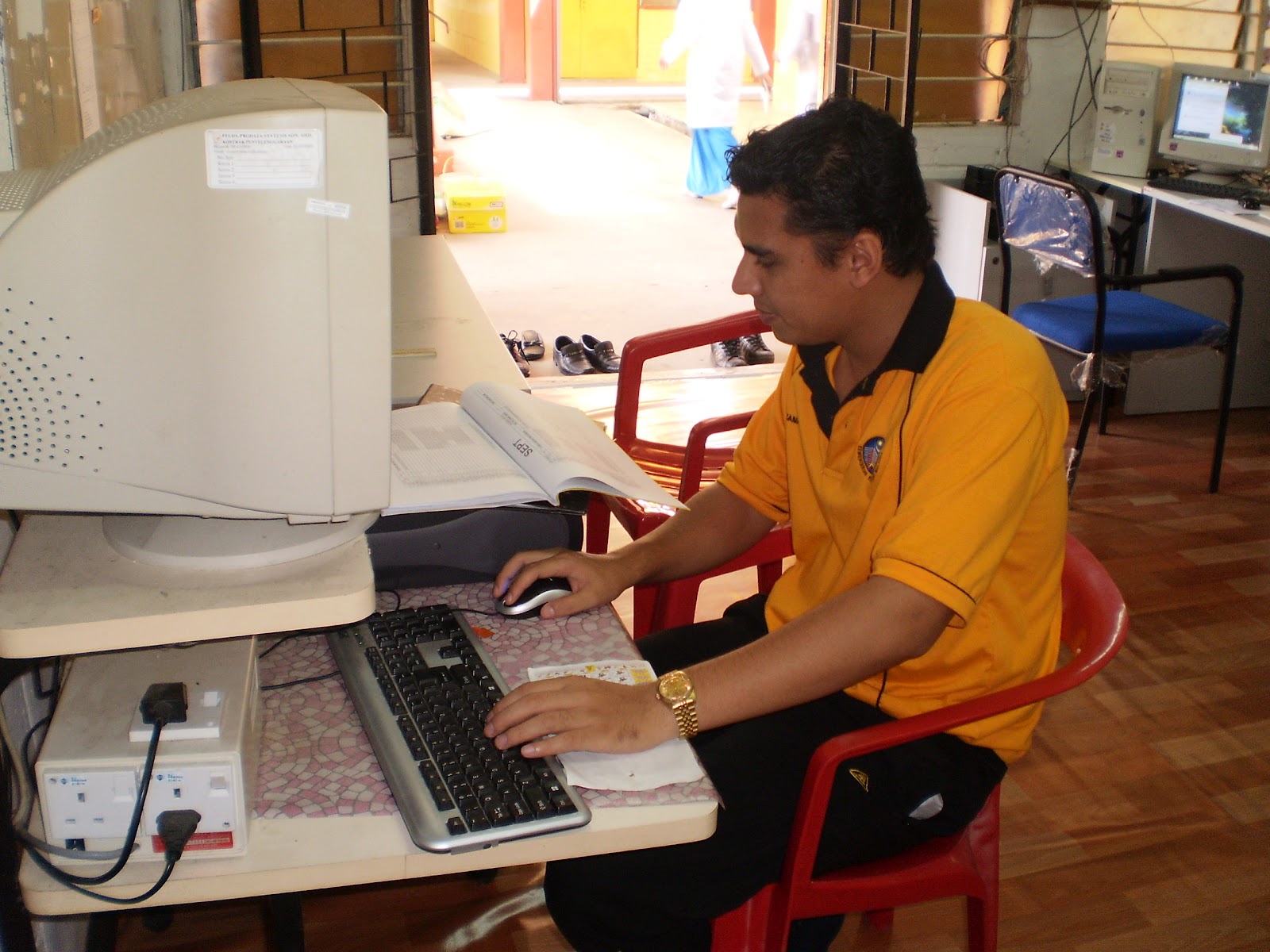 SMK Kuala Pegang ::.: Rebonding Bilik Guru Kanan