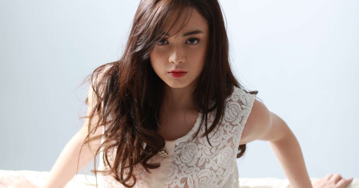 Meg Imperial Wallpaper