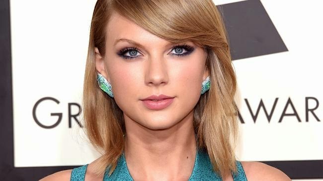 Taylor Swift Female Singer | Famous People Profile
