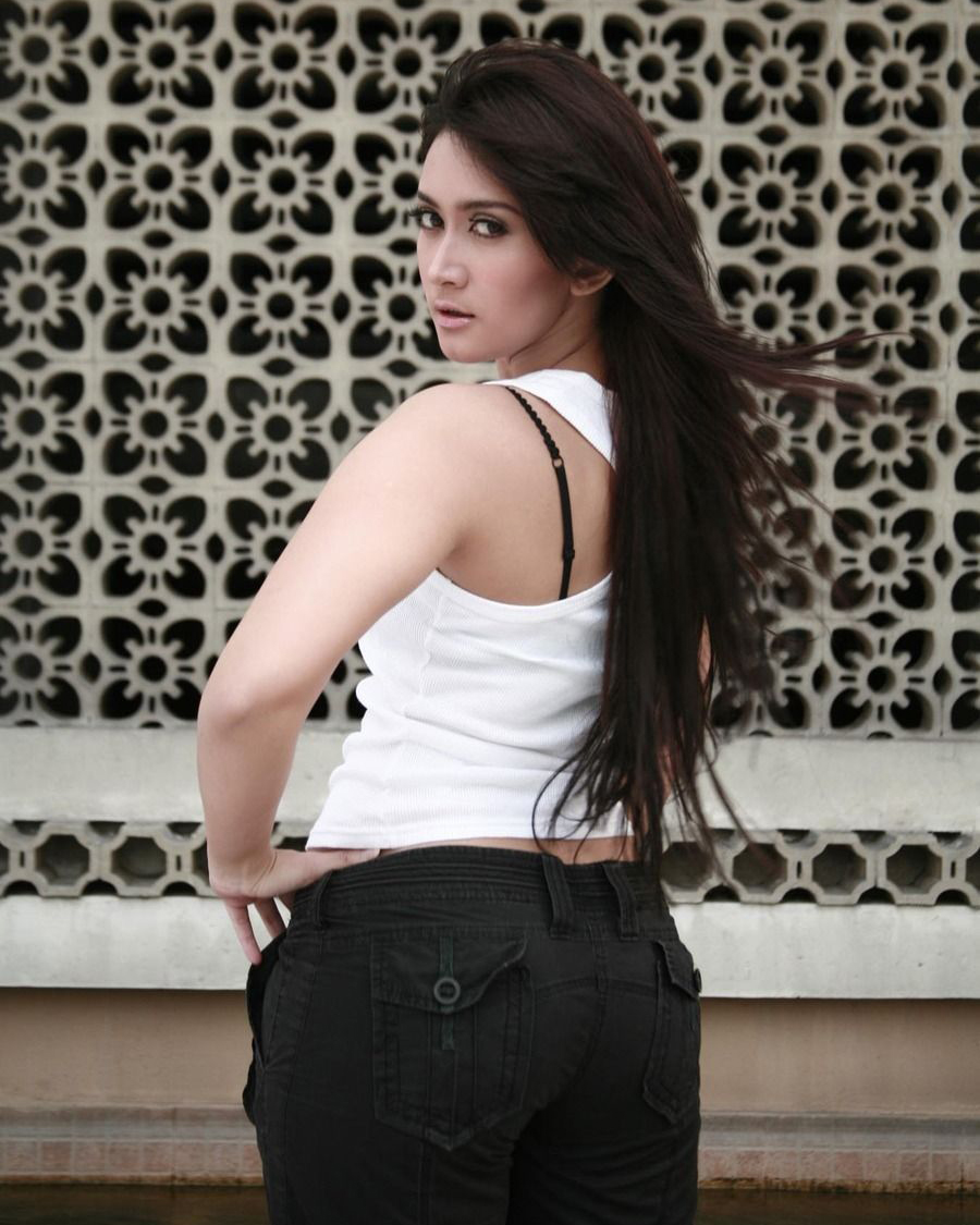 Bidadari Cantik dan Seksi Itu Bernama Nafa Urbach - Dzargon