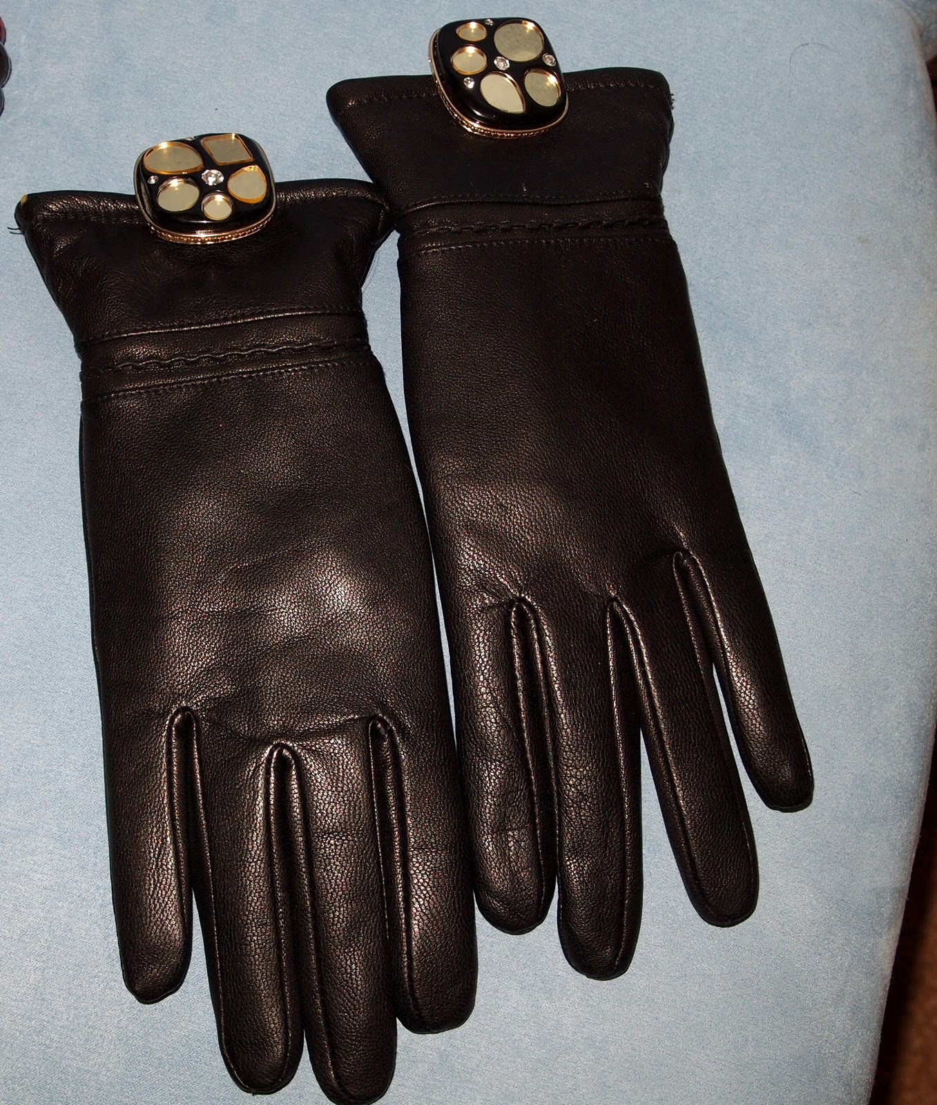 The Closet Intervention: DIY: Fancy Gloves