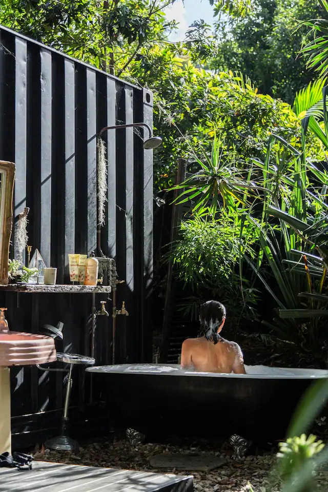 Shipping Container Homes & Buildings: 20 ft Small and Cozy Shipping ...