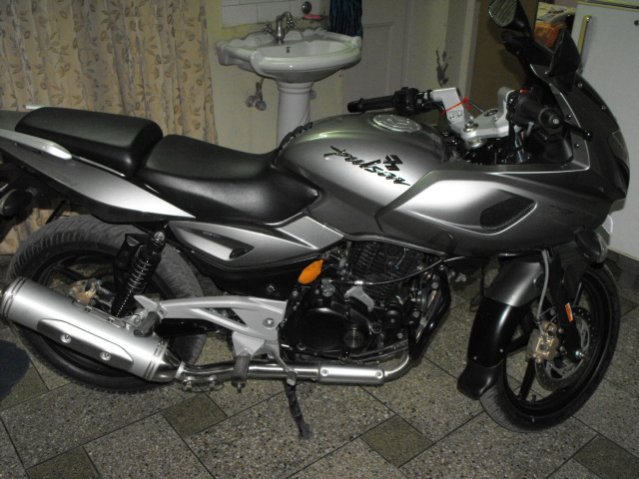 Kata Pura: Bajaj Pulsar 220 Silver Mantap!!!