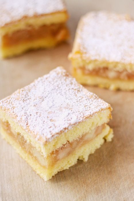 Prajitura cu mere simpla si rapida: Prajitura simpla cu mere rase