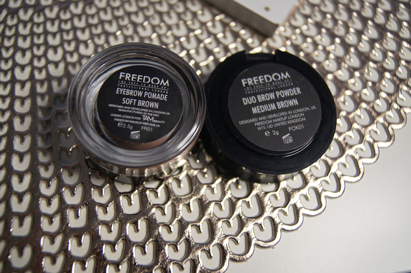 Create yourself: Freedom pomade Soft Brown, duo brow powder Medium Brown