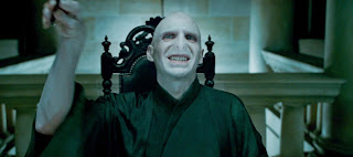 Harry Potter: Veja como Ralph Fiennes é transformado em seu personagem ...