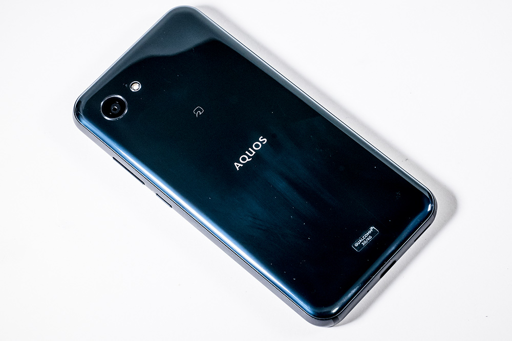 【端末レビュー】全てが丁度良いコンパクトなスマホ！シャープ「AQUOS R compact」 | GAPSIS