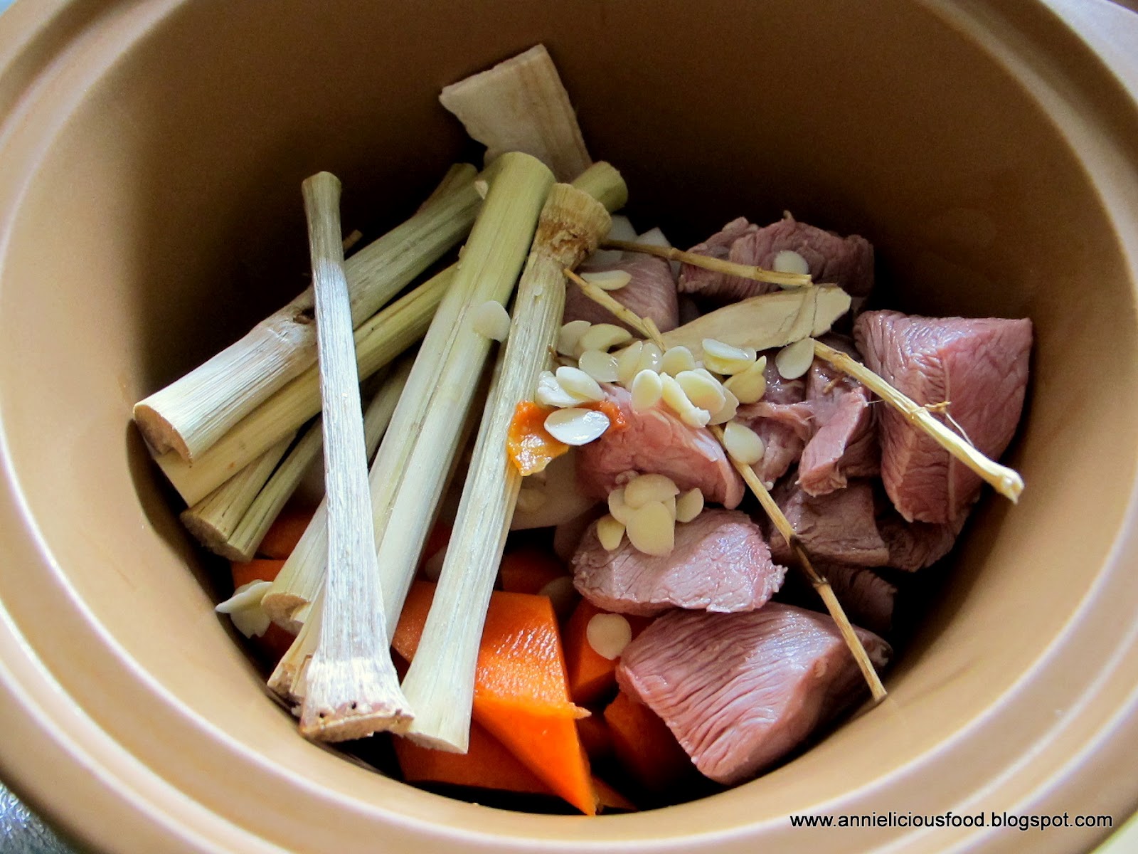 Annielicious Food: Beef Soup with White Radish & Waterchestnut (萝卜马蹄牛肉汤）