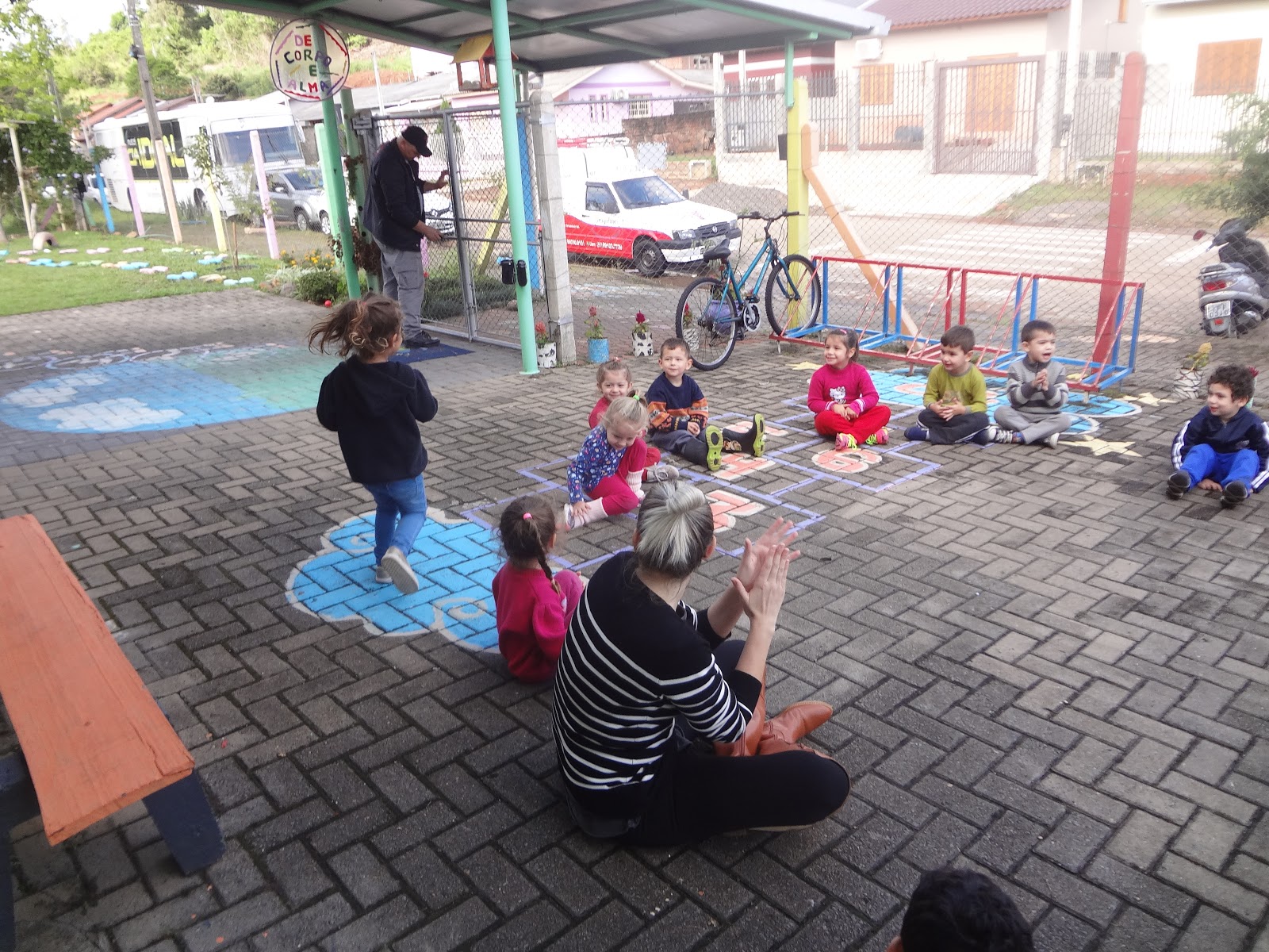 EMEI Sempre Viva: Semana do Brincar! Brincadeira do Ovo-Choco na turma ...