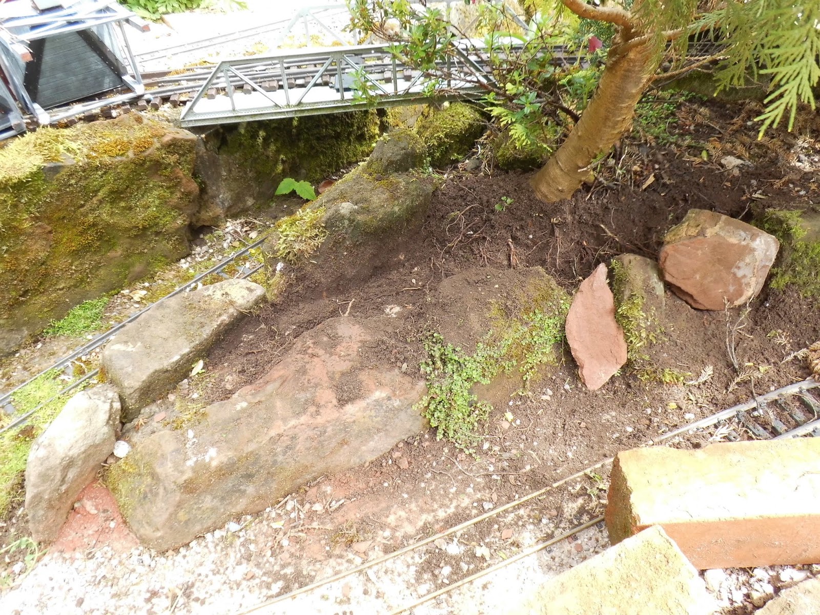 Peckforton Light Railway: How I constructed a stone embankment from ...