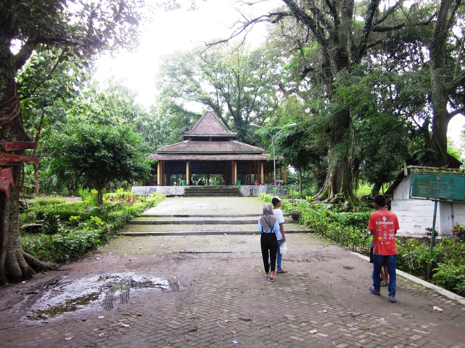 jombang city guide: Sendang Made : Petilasan Prabu Airlangga ...