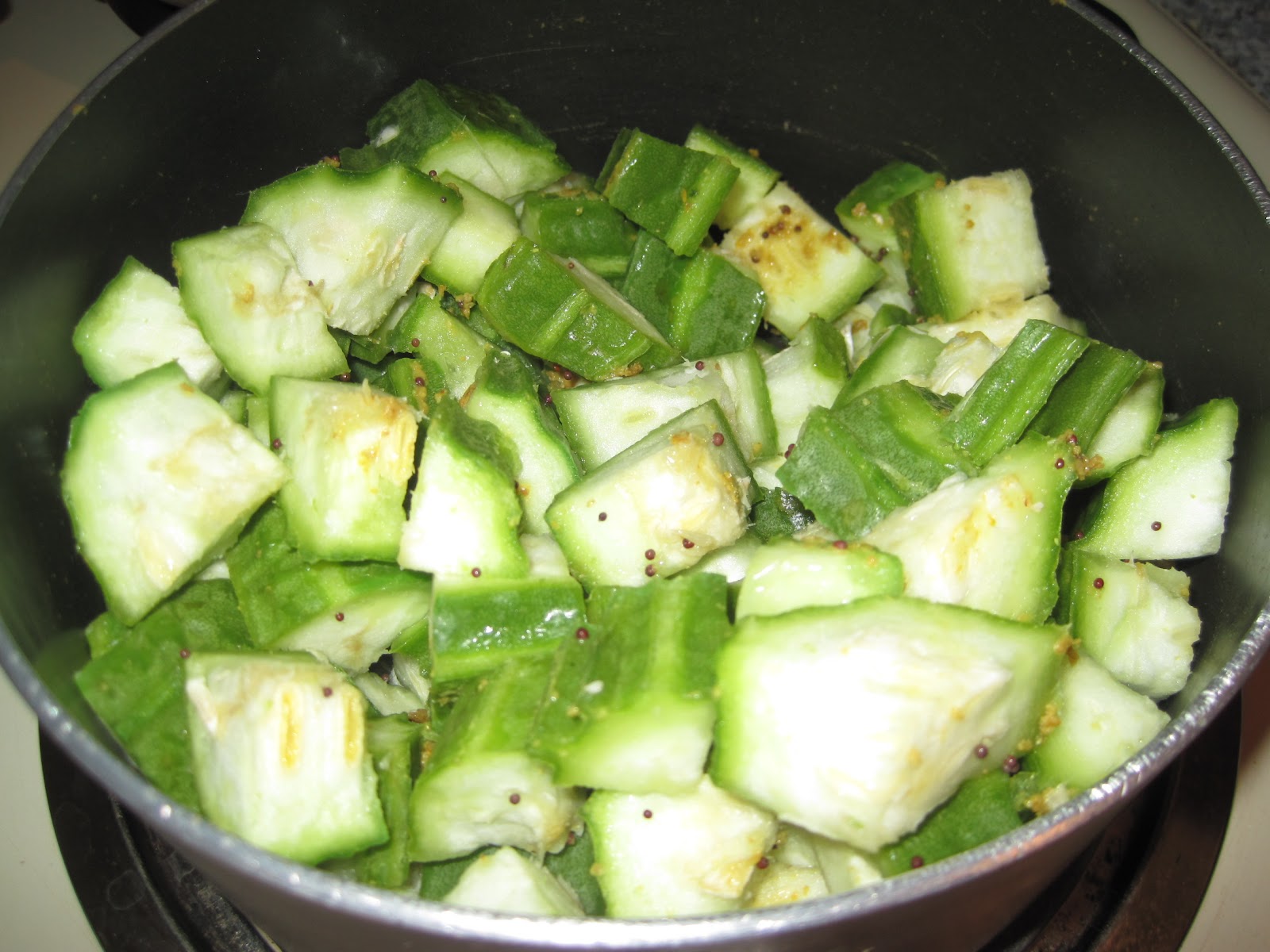 BUDDING CHEF: HEEREKAYI/RIDGE GOURD MASALA PALYA