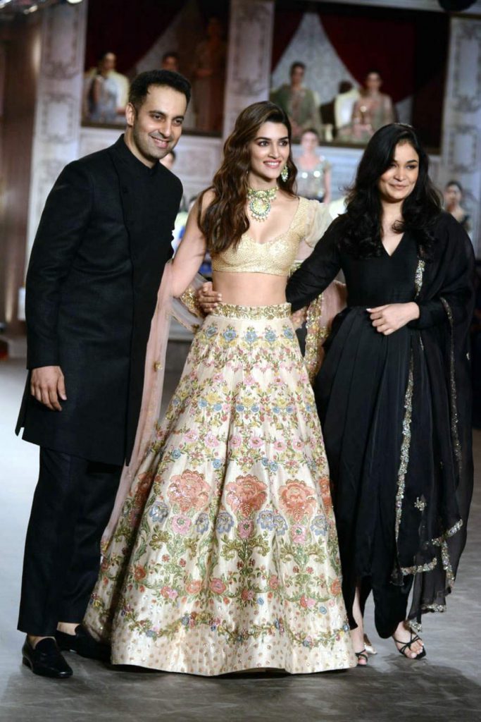 Bollywood Dazzles on the Ramp : India Couture Week 2019: