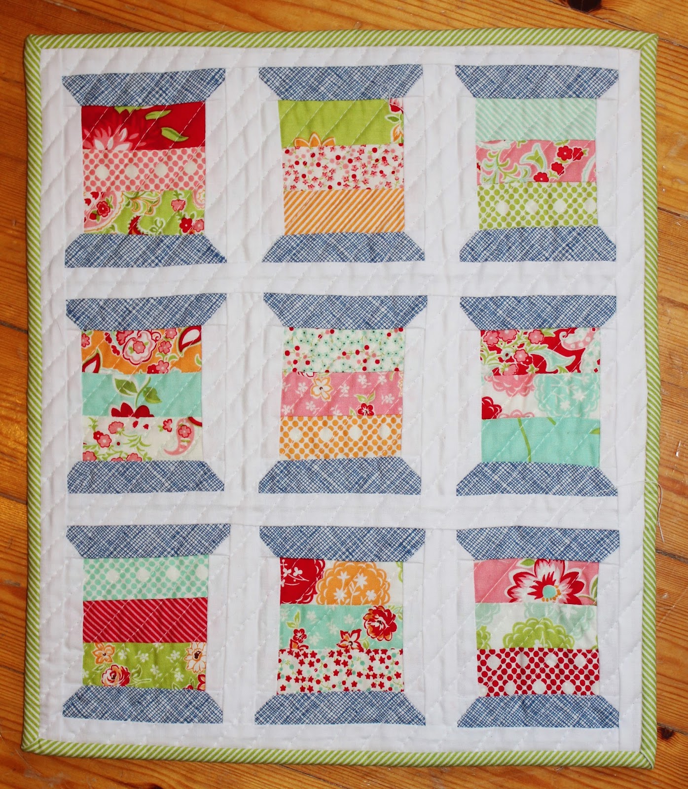 Fluffy Sheep Quilting: Mini Spools Mini Quilt: Finished!