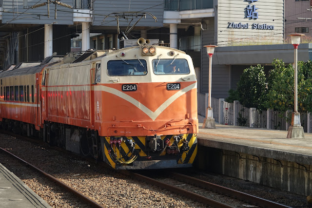 Blair's 鐵道攝影: E204電力機車 / TRA E204 Electric locomotive