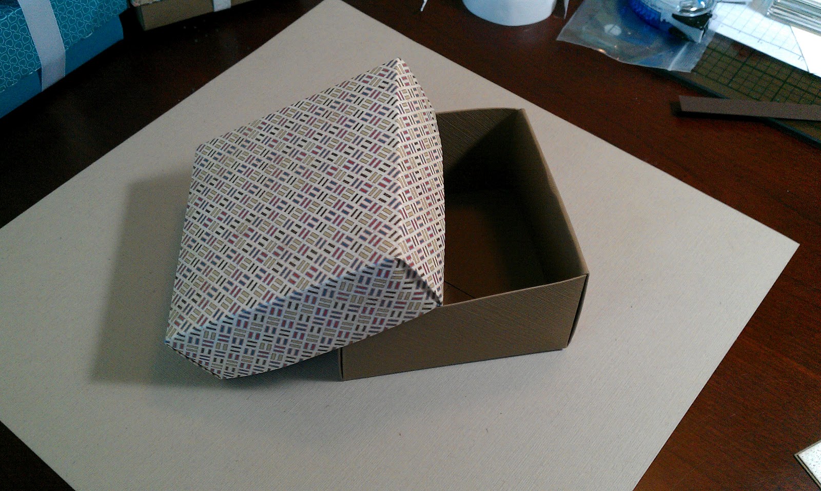 Holly's Stamping Addiction: Paper Gift box