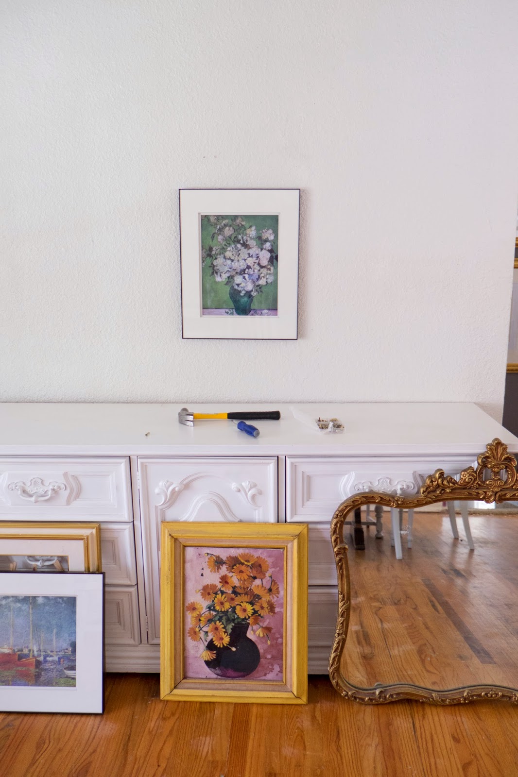 Domestic Fashionista: Long Dining Room Gallery Wall