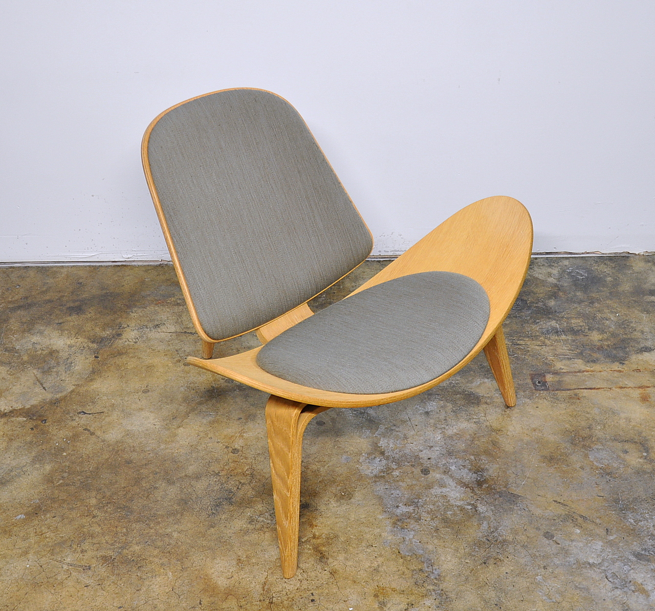 SELECT MODERN: Hans Wegner CH07 Shell Lounge Chair