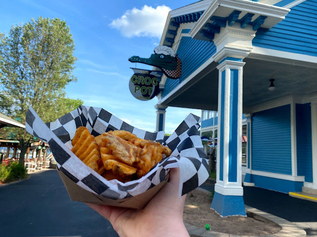 Review: Croc Pot Chicken Tenders and Waffle Fries at Lake Compounce