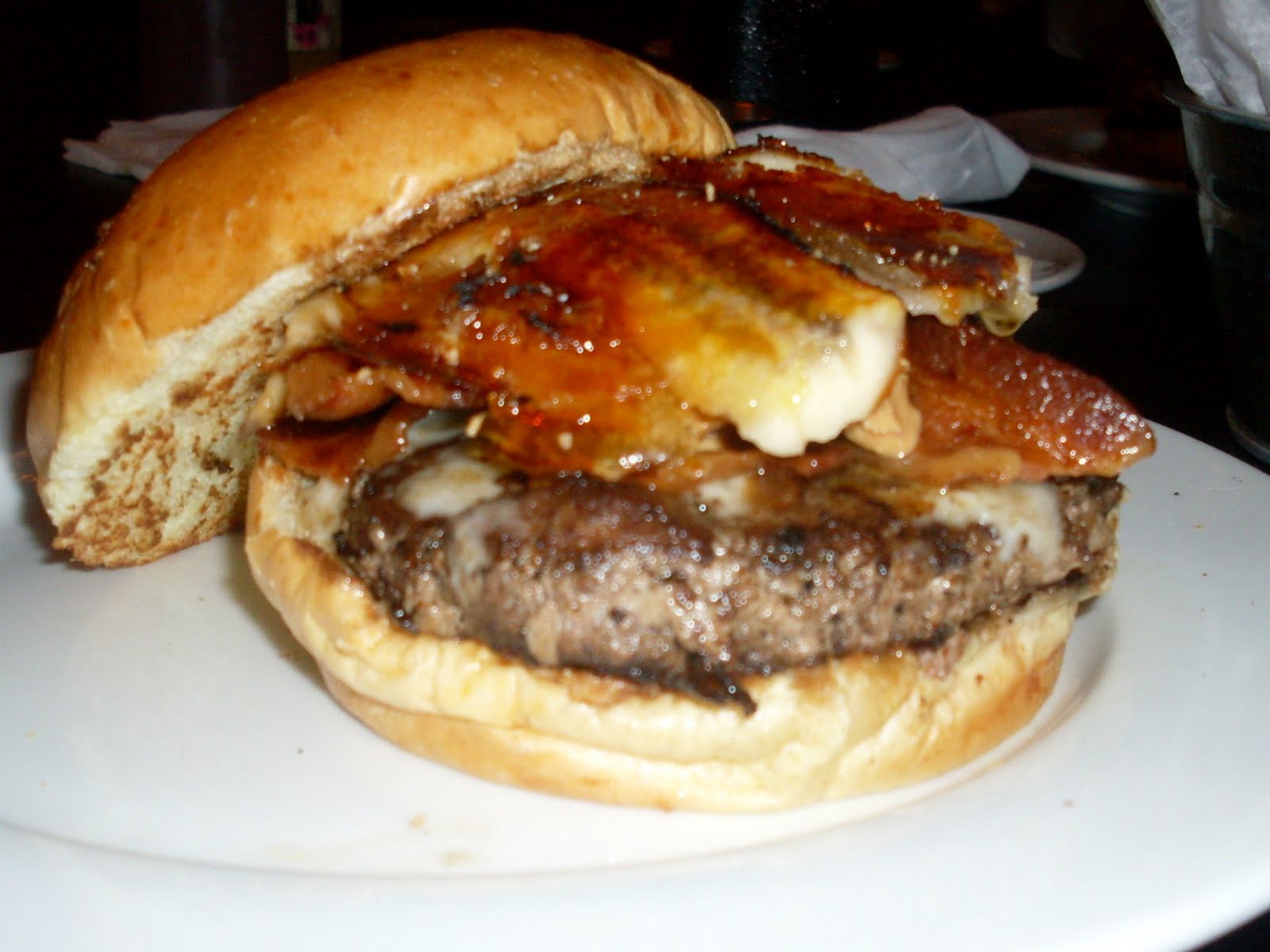 Hamburger Hunter: Bulldog Burger, original taste at average price