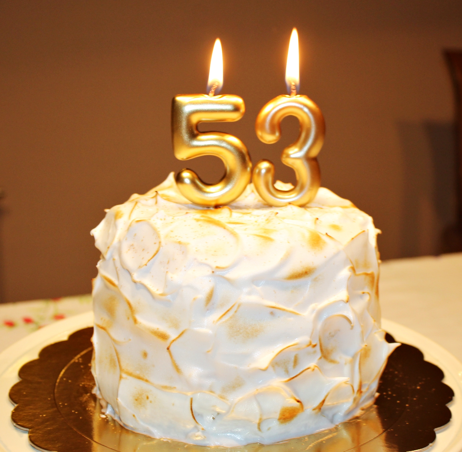 PASTEL DE CUMPLEAÑOS DE LIMÓN Y MERENGUE
