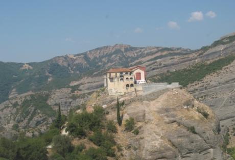 ΣΥΝΑΓΕΡΜΟΣ ΣΤΑ ΚΑΛΑΒΡΥΤΑ ΓΙΑ ΤΟ ΜΟΝΑΣΤΗΡΙ ΣΤΗ ΜΑΚΕΛΑΡΙΑ... ΔΕΧΤΗΚΕ ...