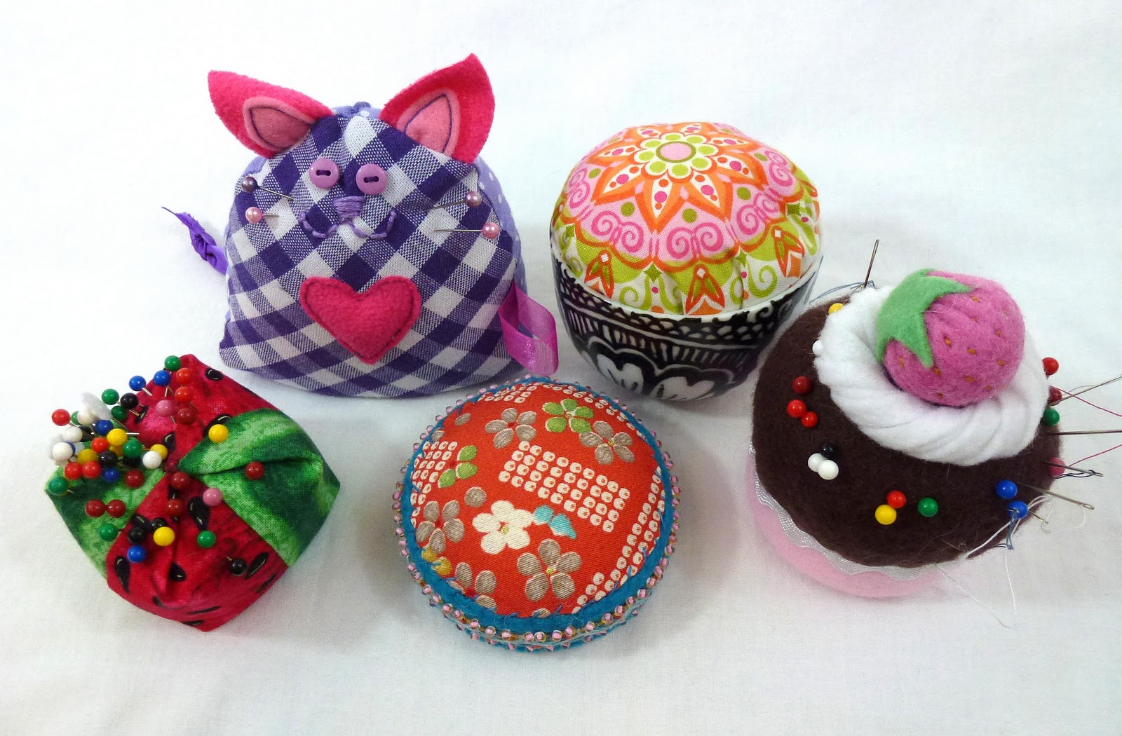 Leslie's Art and Sew: Pincushion Parade!