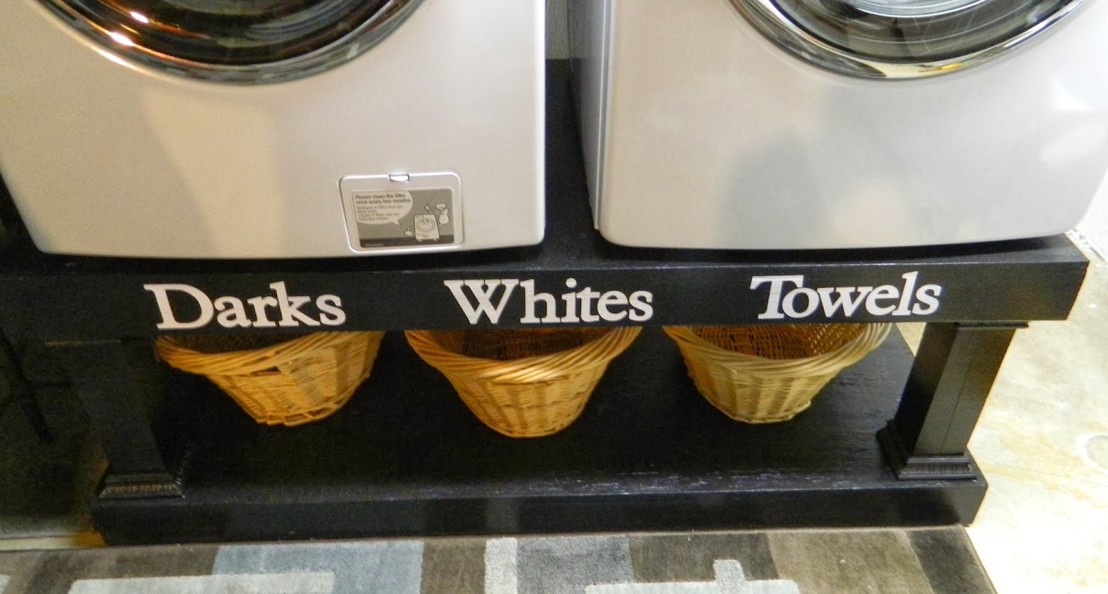 Luvly Junque: Laundry Stand