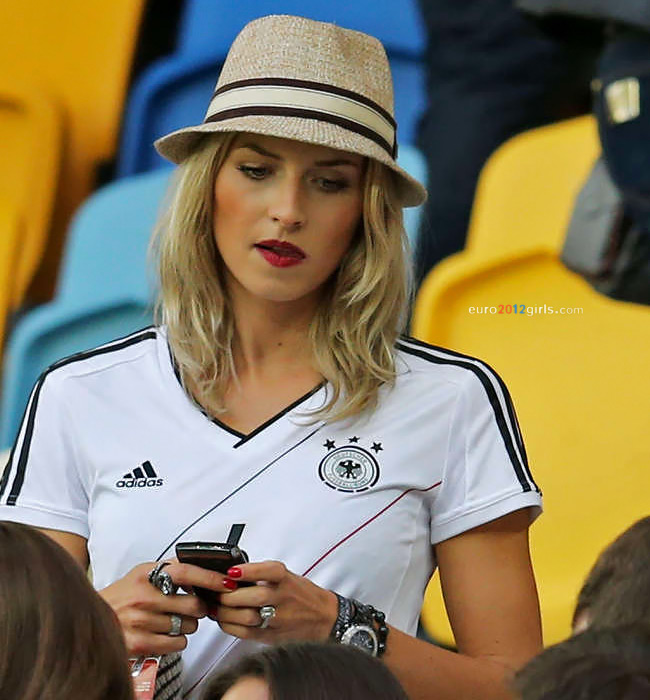 Most Beautiful Euro 2012 German Female Fans - Ye Kya Chutiyapa Hai