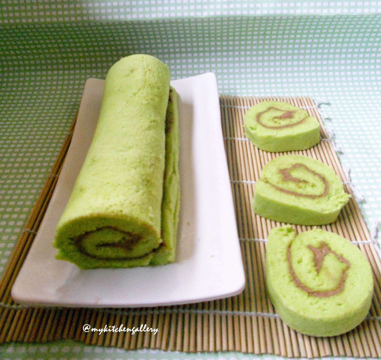 Lynn's Kitchen: Pandan Swiss Roll