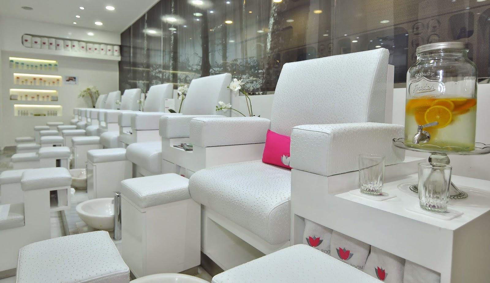My Vitrina: Beauty Buzz: The White Room Spa Opens At Marina Mall
