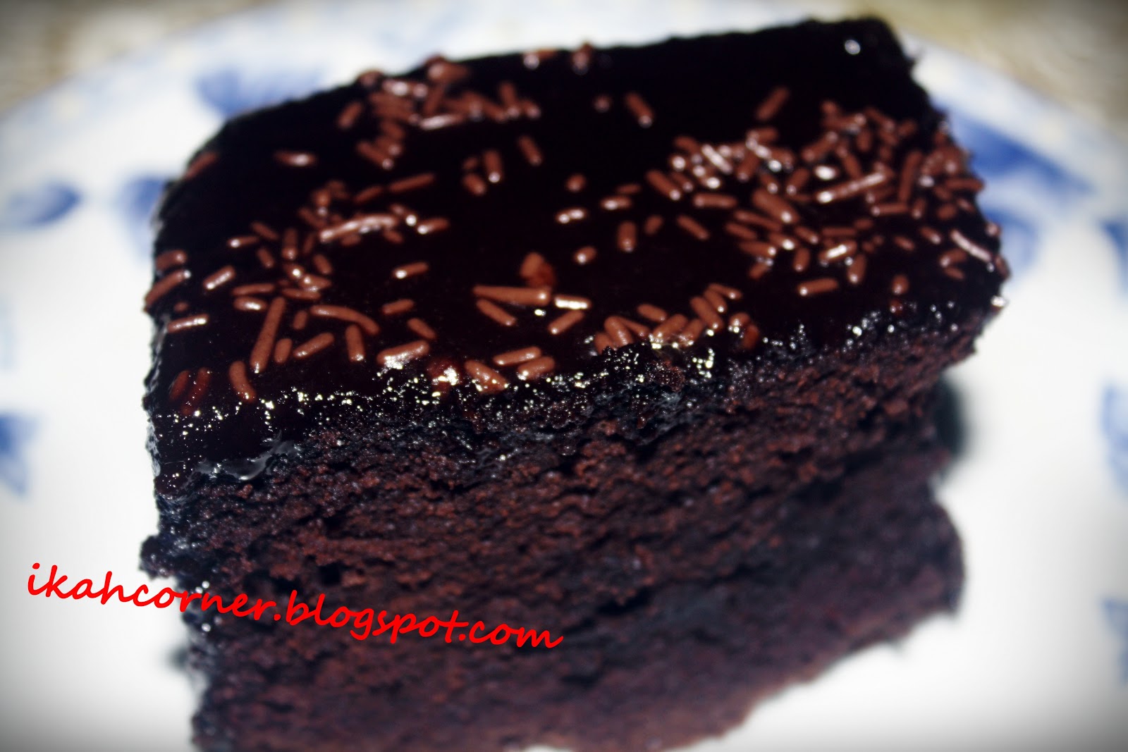 RaFiKaH: Yummy & Delicious! Kek Coklat Moist & Resepi