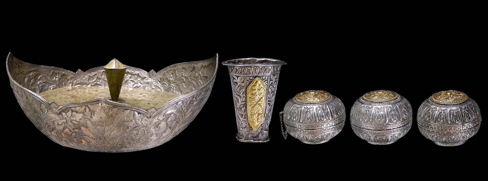 PATINA FOLK & ETHNOGRAPHIC ART: MALAY SILVER BETEL NUT SET