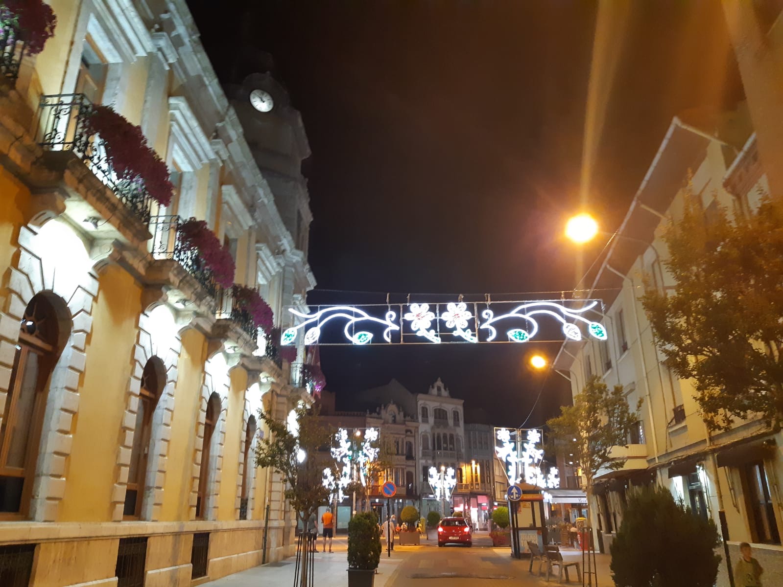 La Bañeza Hoy: El Ayuntamiento de La Bañeza ilumina la ciudad para ...