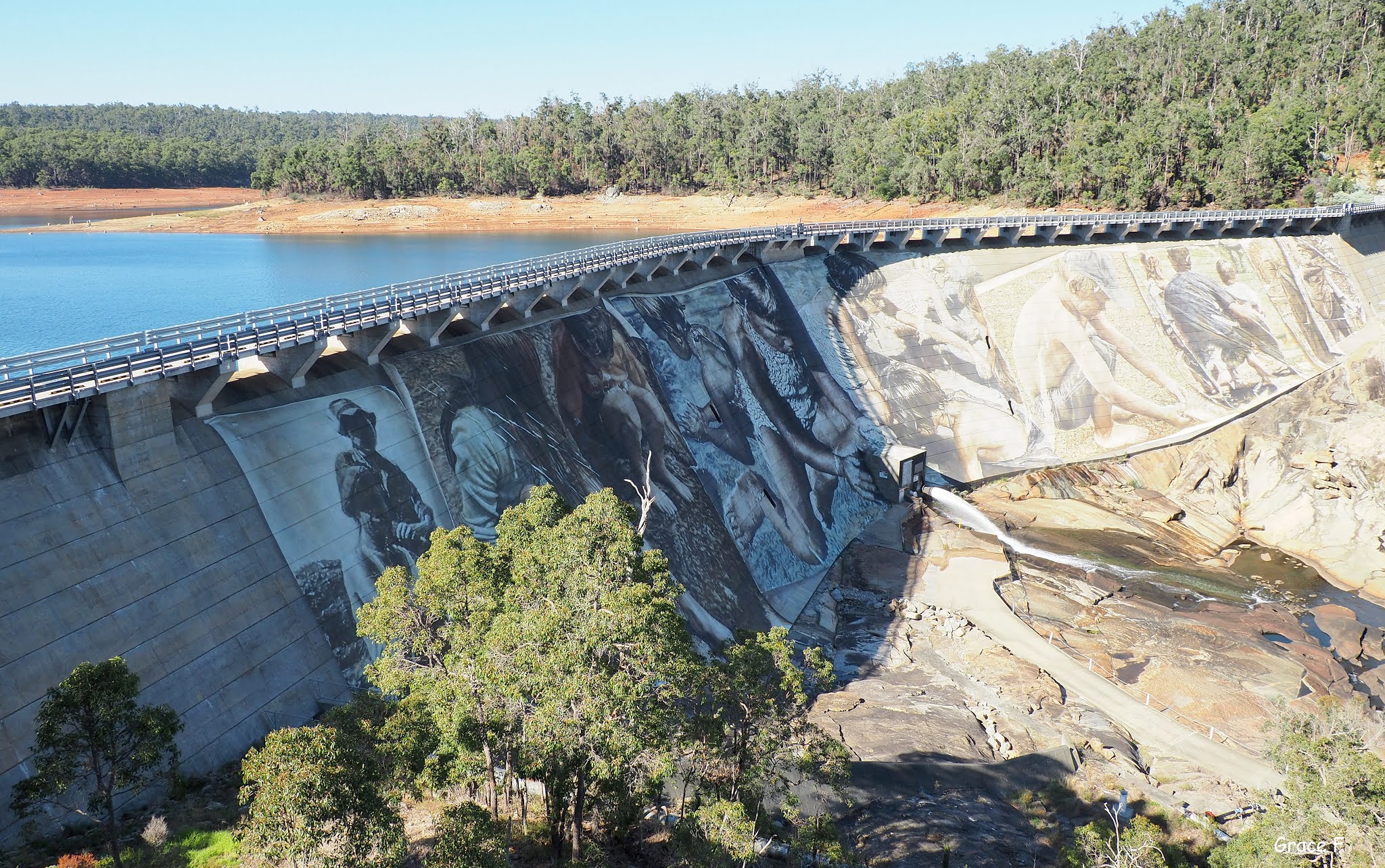 Perth Daily Photo : Roadtrip.. 1100km in two days.. that dam mural!