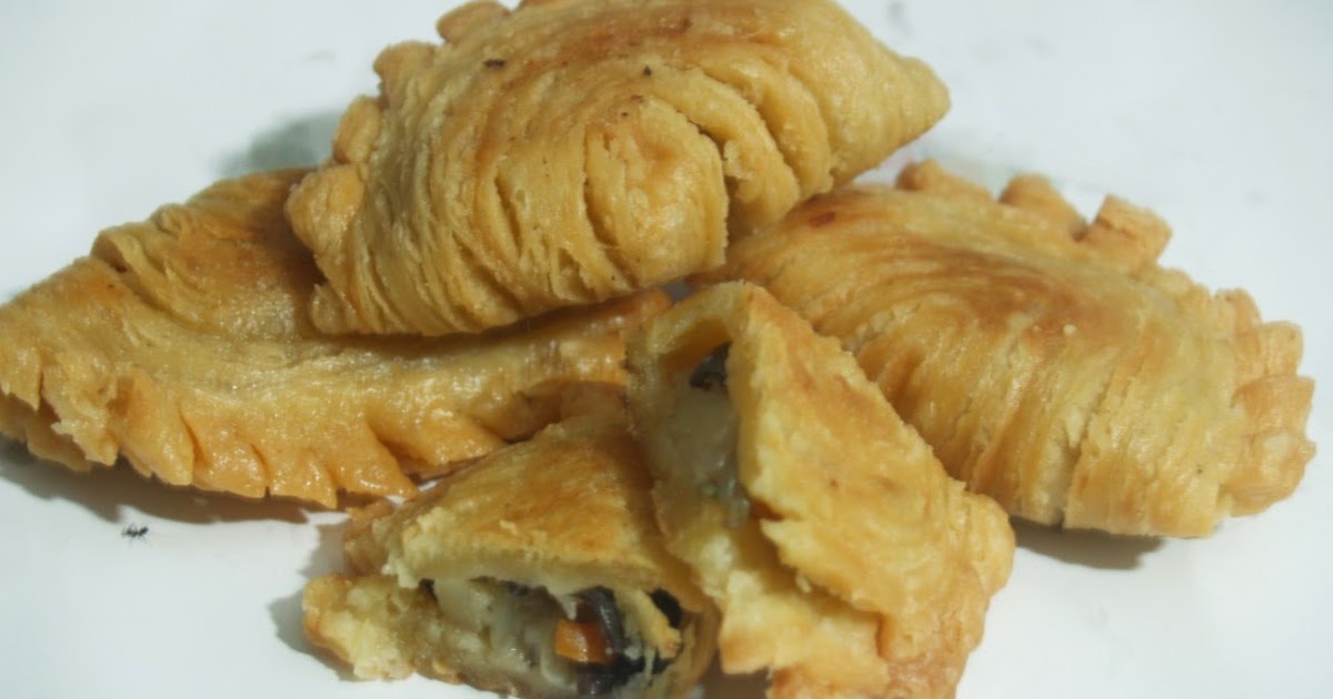 Pastel Puff Isi Ragout Ayam Jamur Ala Bunda | Rebellina Santy