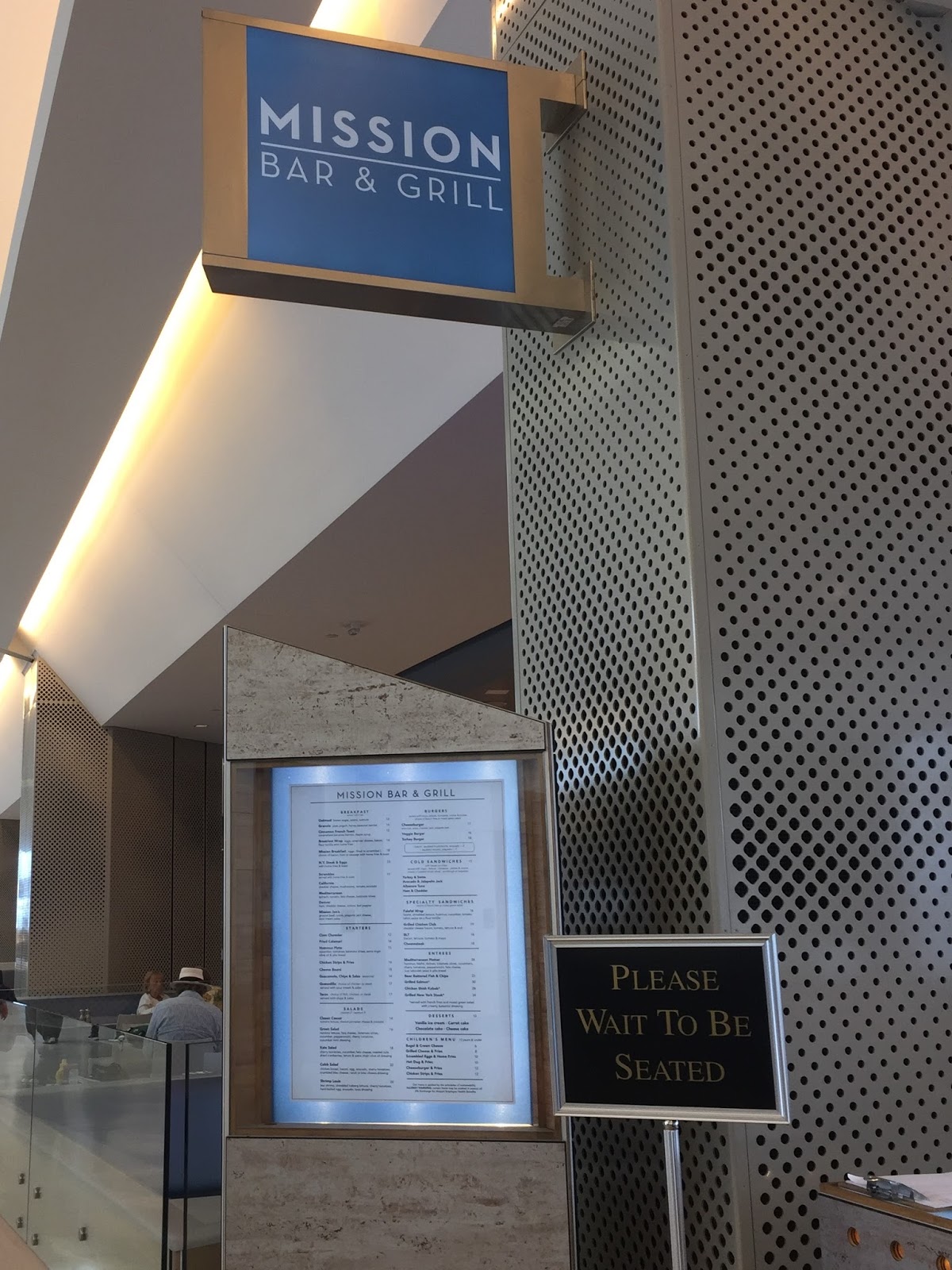 フード＆ワインの日々: SFOグルメ：空港ダイニング Mission Bar & Grill（ミッション バー＆グリル）