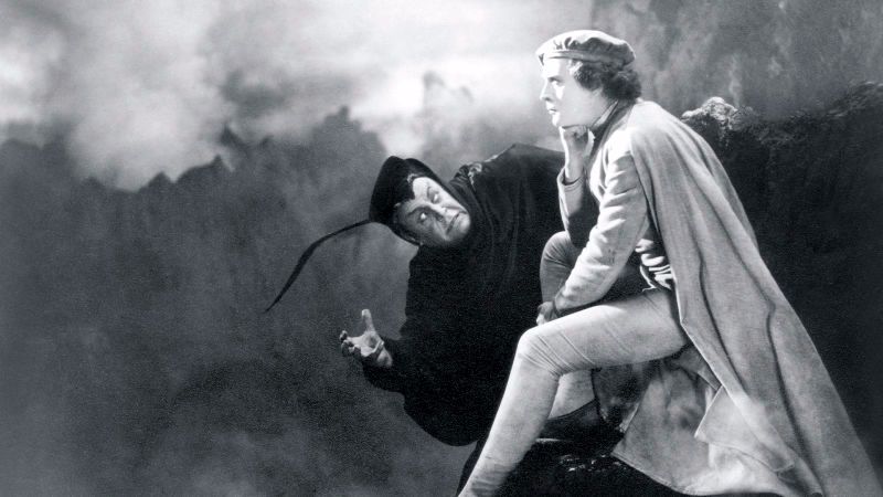 37 Amazing Pictures That Capture the Scenes of 'Faust' Movie in 1926 ...