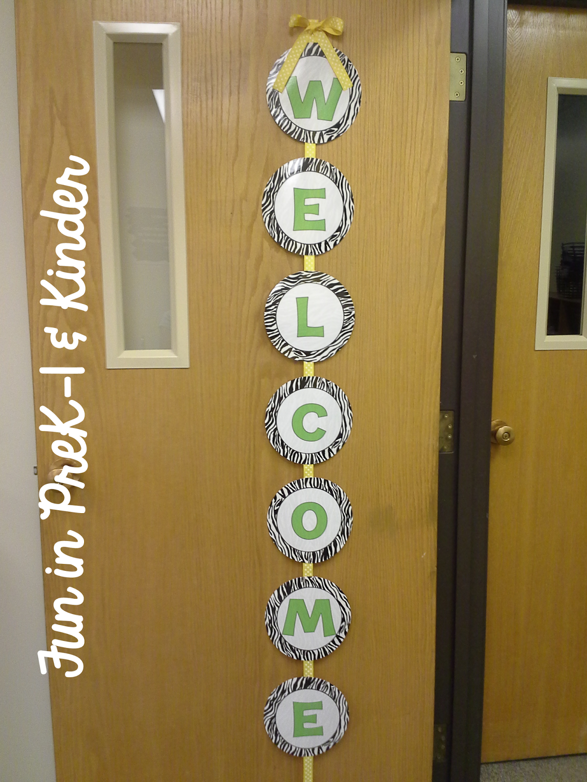 A Manic Monday Made It: Doilies & Door Decor (Cute Classroom Welcome Sign)