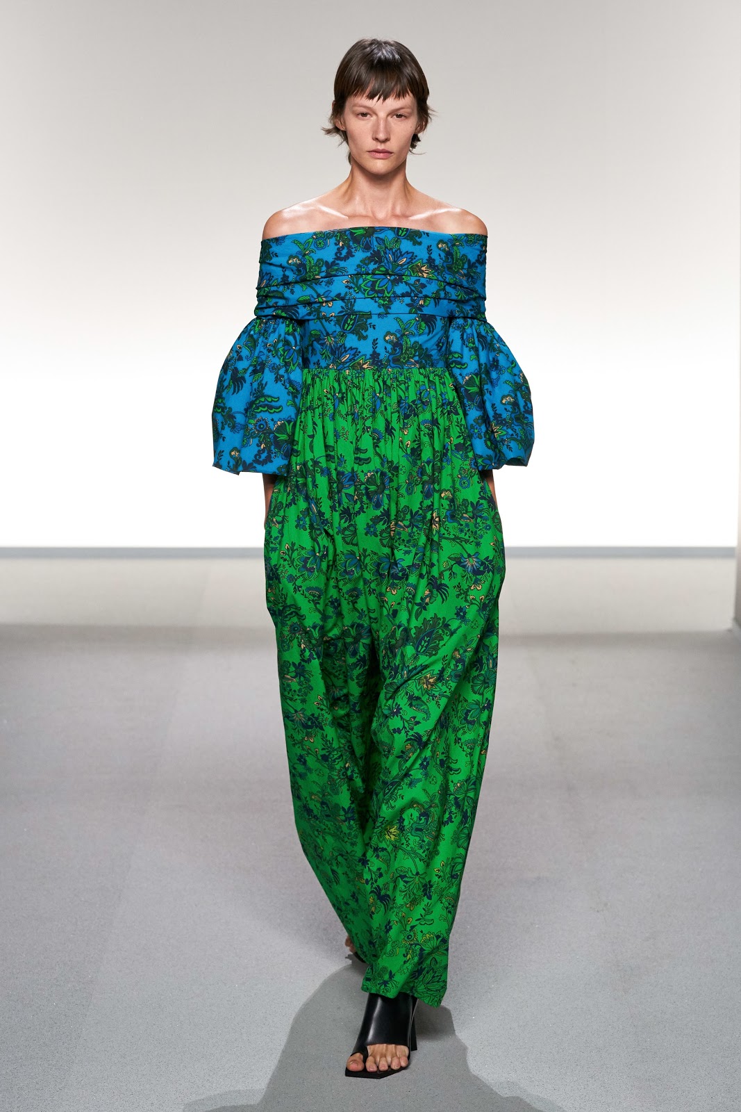 Givenchy Spring 2020 Collection. Paris {English designer Clare Waight ...