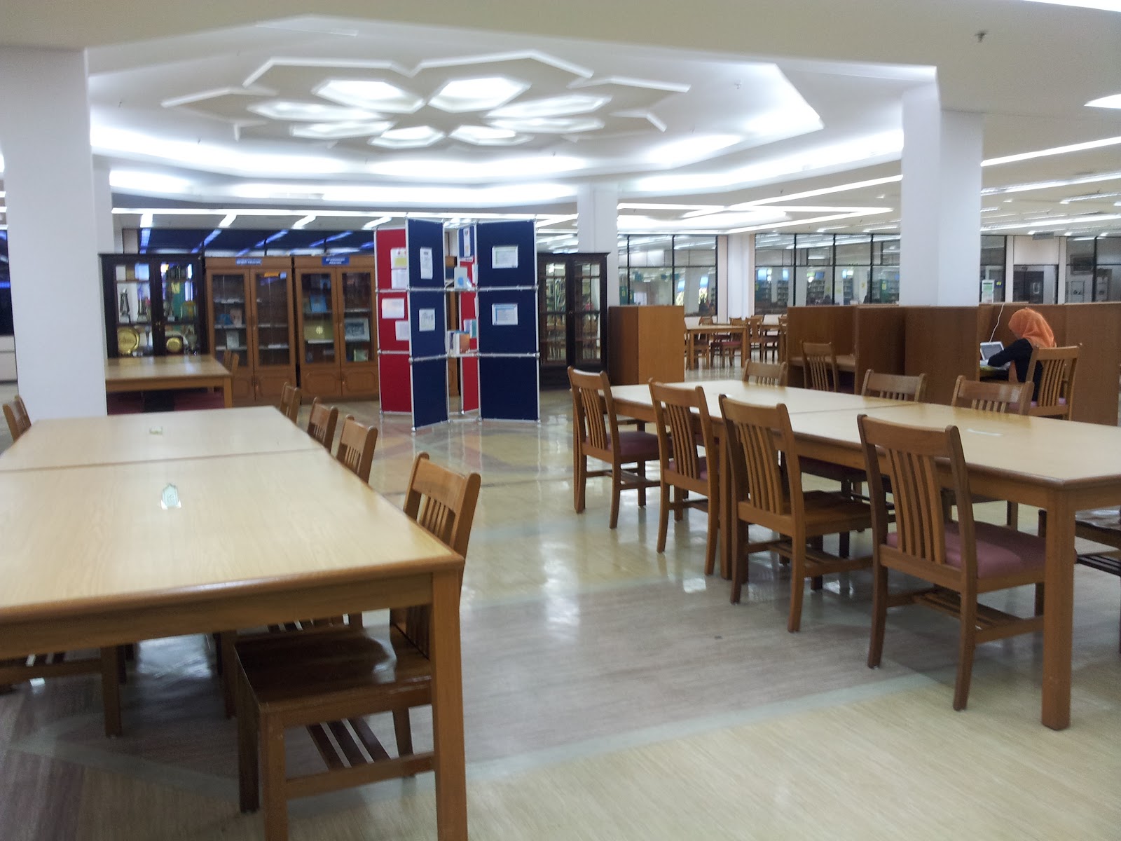 nukilan hamba Allah: tentang library uia gombak