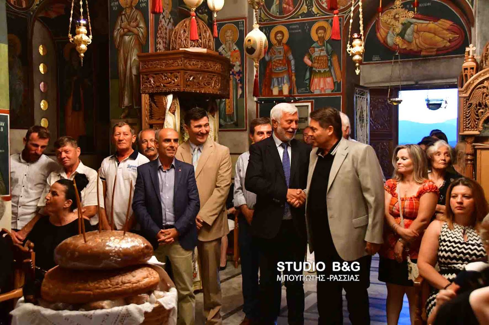 Άγιοι και Εκκλησία: ΟΙ ΠΟΛΥΧΡΥΣΕΣ ΜΥΚΗΝΕΣ ΤΙΜΗΣΑΝ ΤΟΝ ΑΓΙΟ ΠΑΝΤΕΛΕΗΜΟΝΑ.
