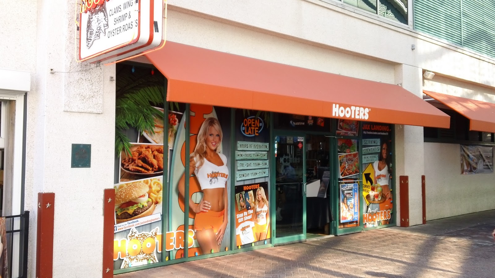 The Burger challenge begins: Hooters 4 out of 10