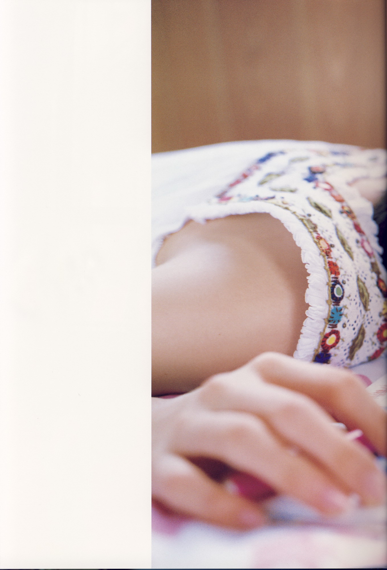 [Photobook] °C-ute - Airi Suzuki 1st Photobook - Airi