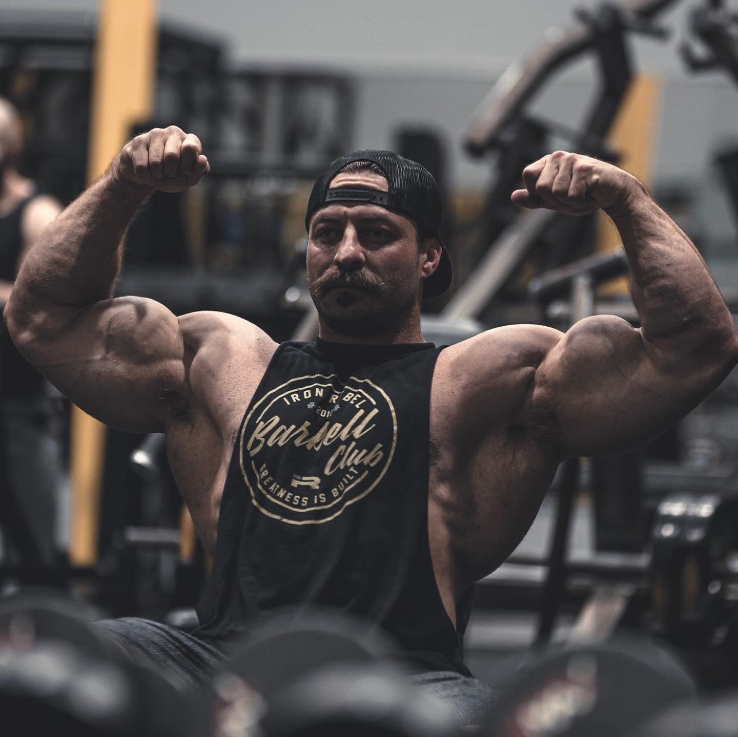 Muscle Lover: American IFBB Pro bodybuilder Luke Carroll