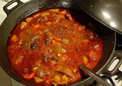 RECETAS PARA ENAMORAR Y DULCES BOCADITOS: GULASH VEGETARIANO