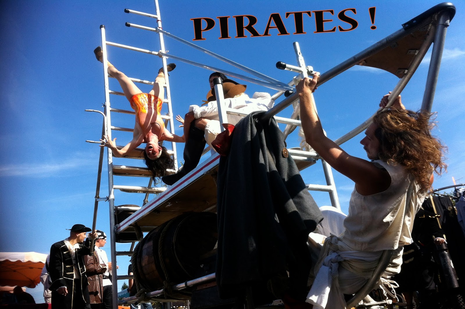 Echassiers, Spectacles de Rue, Clown : NAN ! Compagnie : PIRATES ...